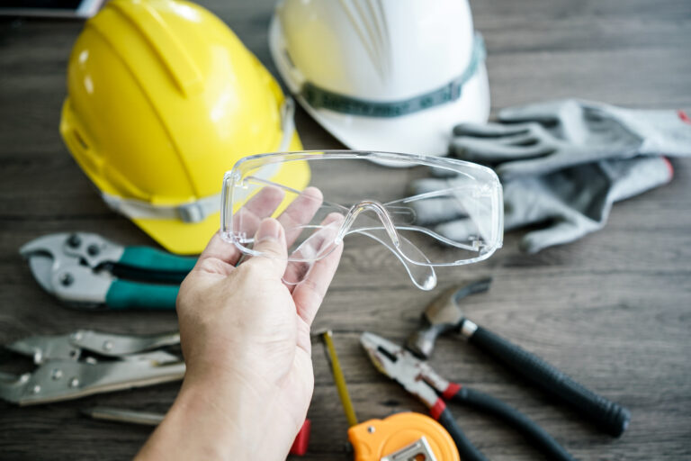 How To Choose Safety Glasses – A Buyer’s Guide