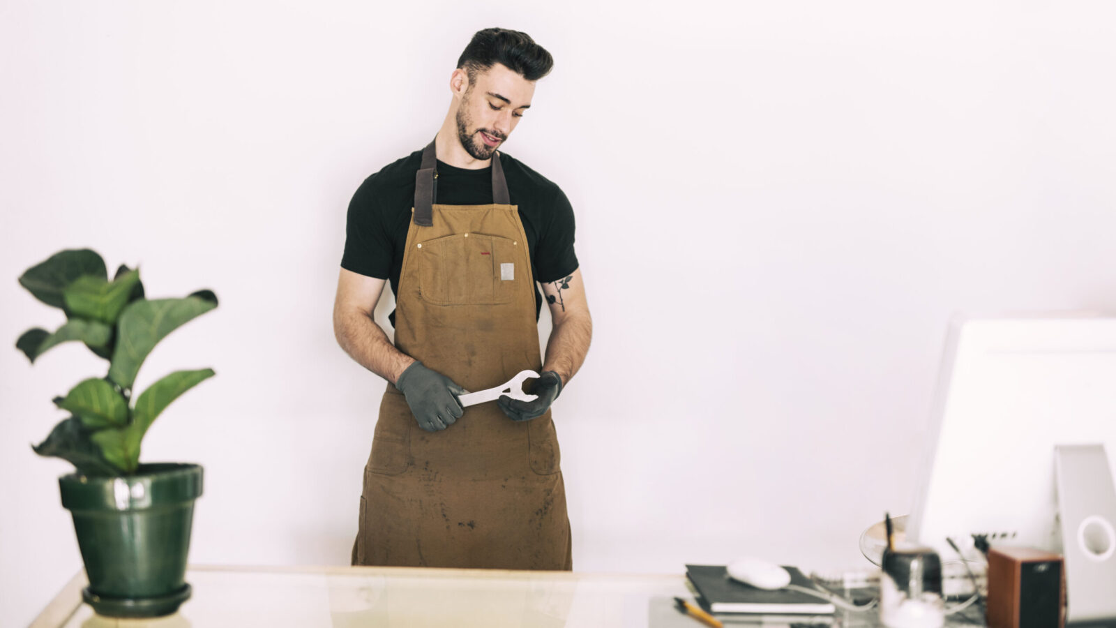 Choosing The Right Leather Apron For Welding