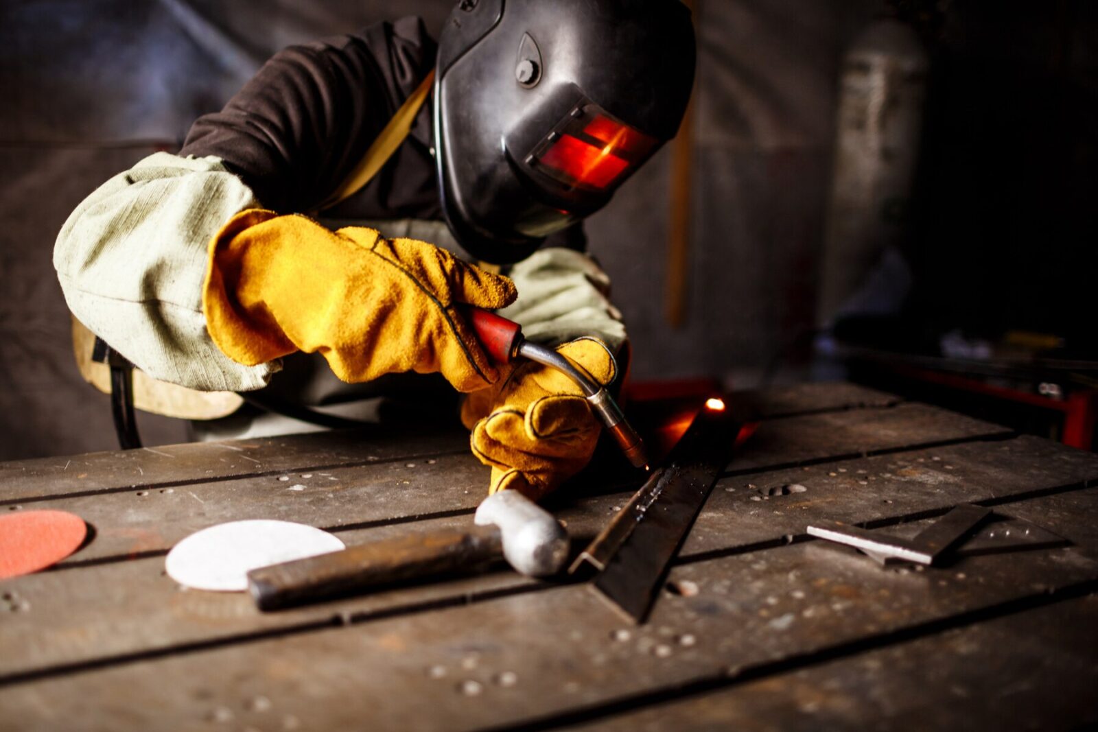 How To Choose Face Shields For Welding: A Comprehensive Guide