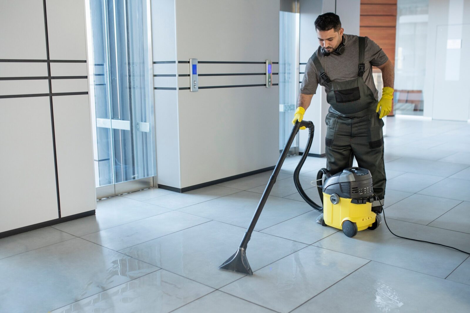 How to Choose the Right Industrial Floor Cleaning Equipment