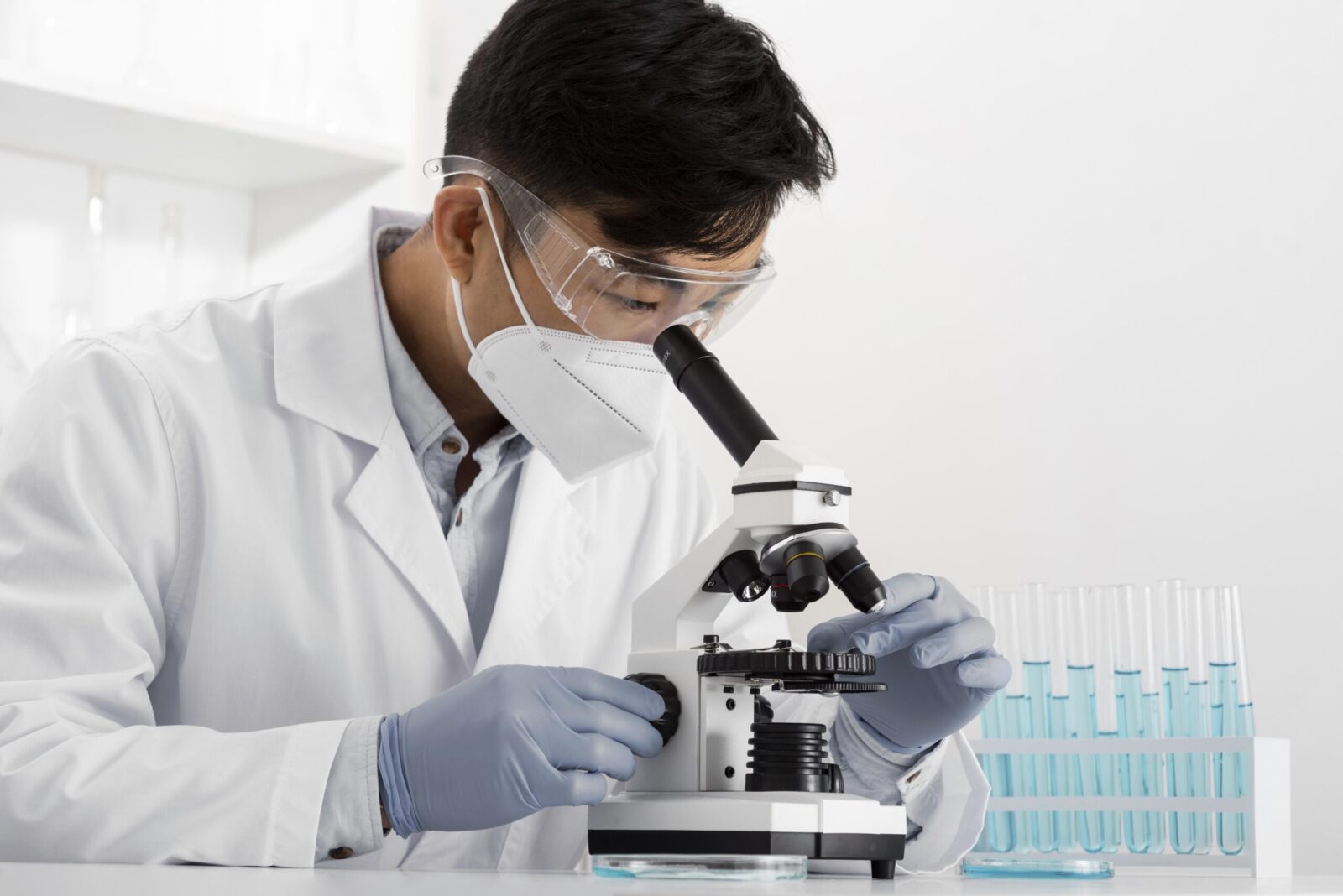 Lab Coats: Selecting The Right Professional Wear