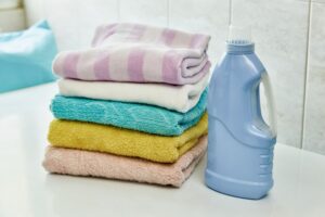 High-Efficiency (HE) vs. Standard Laundry Detergents: What’s the ...